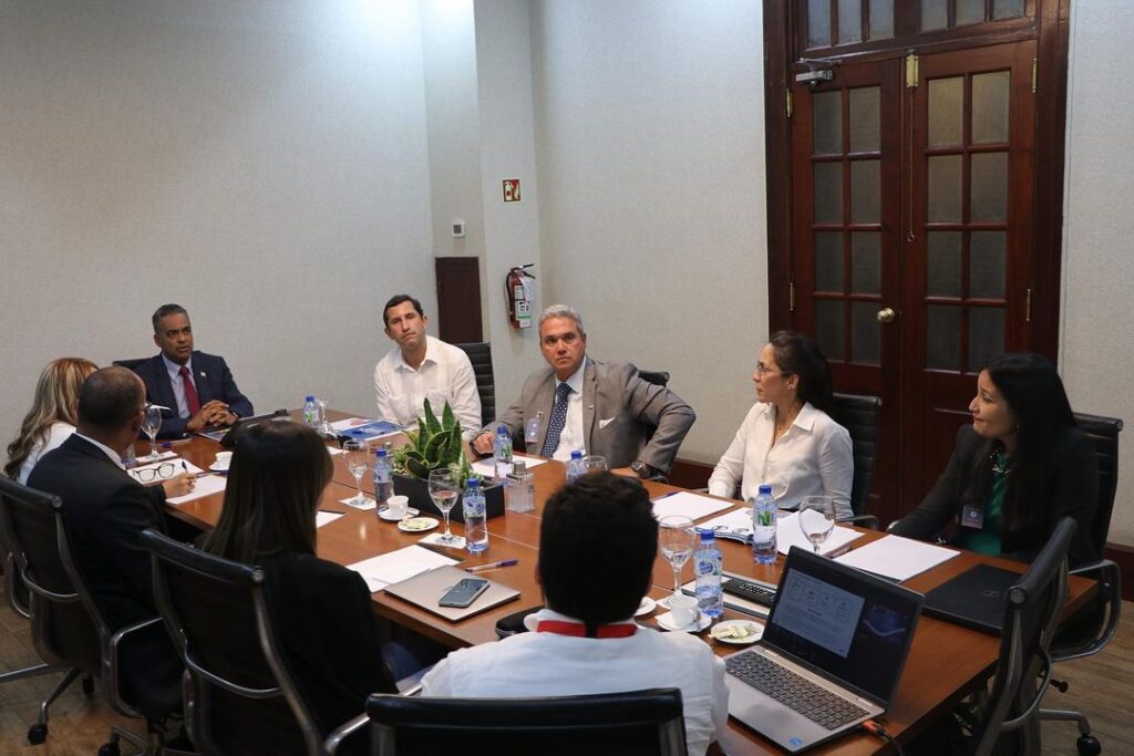 Meeting Between AMCHAMDR And The Ministry Of Presidency – Roca