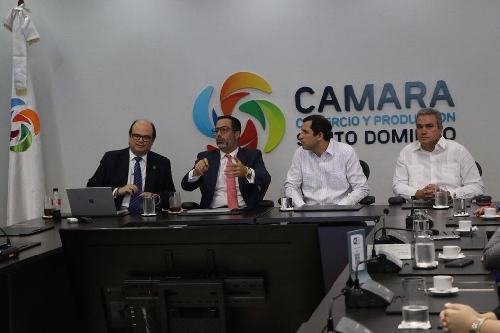 Meeting At The Chamber of Commerce and Production of Santo Domingo – Roca